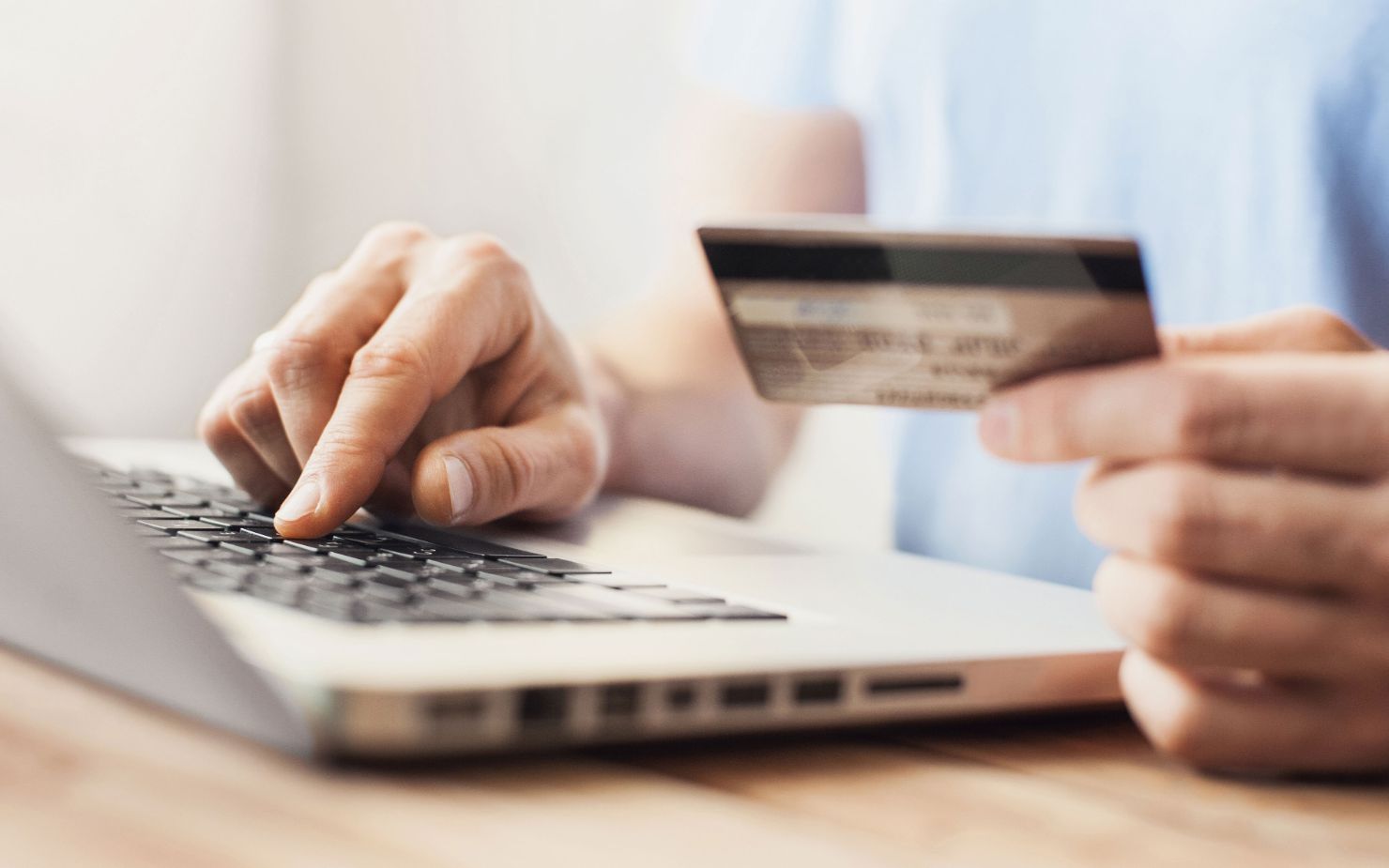Card products and services for private customers | Swisscard AECS